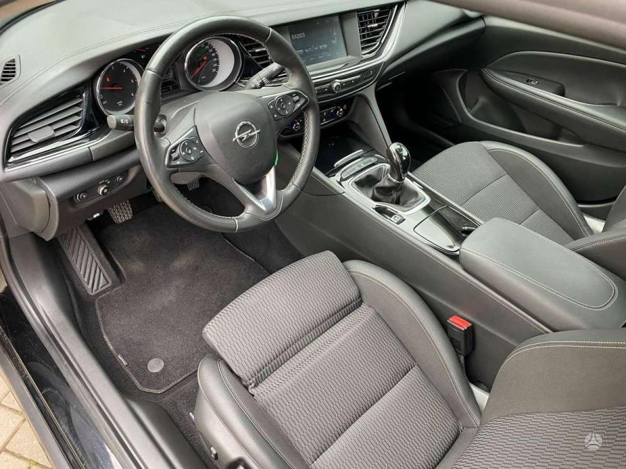 Black Opel Insignia 2019 in Vilnius, with an engine capacity of 1.96 L and mileage of 56 thousand km for 10500 €, photo 16 on AUTOMOTO.COM.LV