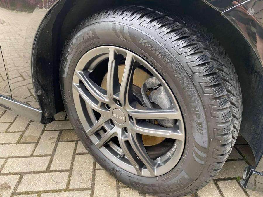 Black Opel Insignia 2019 in Vilnius, with an engine capacity of 1.96 L and mileage of 56 thousand km for 10500 €, photo 18 on AUTOMOTO.COM.LV