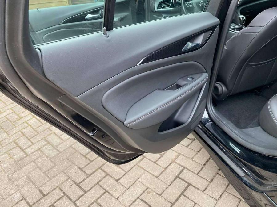 Black Opel Insignia 2019 in Vilnius, with an engine capacity of 1.96 L and mileage of 56 thousand km for 10500 €, photo 20 on AUTOMOTO.COM.LV