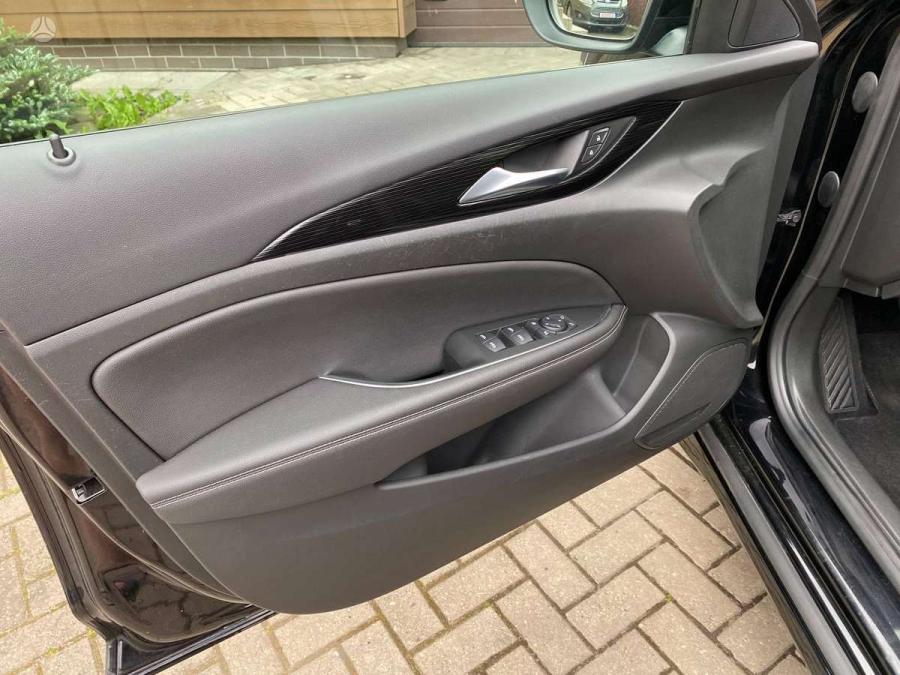 Black Opel Insignia 2019 in Vilnius, with an engine capacity of 1.96 L and mileage of 56 thousand km for 10500 €, photo 21 on AUTOMOTO.COM.LV