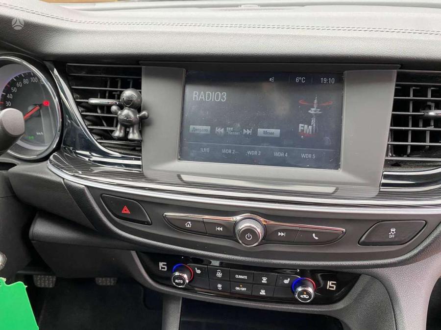 Black Opel Insignia 2019 in Vilnius, with an engine capacity of 1.96 L and mileage of 56 thousand km for 10500 €, photo 26 on AUTOMOTO.COM.LV