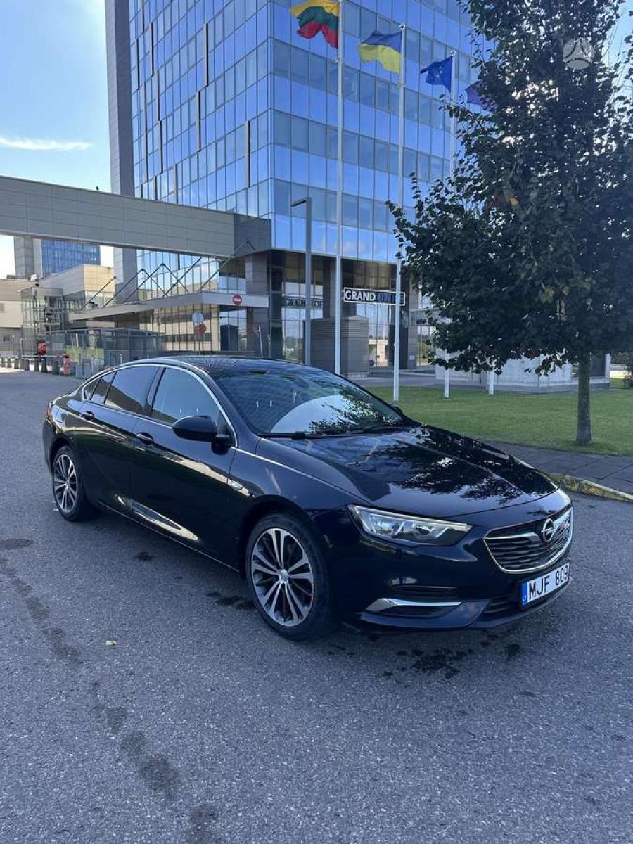 Black Opel Insignia 2019 in Vilnius, with an engine capacity of 1.50 L and mileage of 207 thousand km for 9450 €, photo 1 on AUTOMOTO.COM.LV