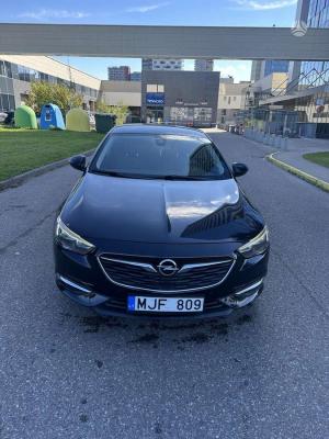 Black Opel Insignia 2019 in Vilnius, with an engine capacity of 1.50 L and mileage of 207 thousand km for 9450 €, photo 3 on AUTOMOTO.COM.LV
