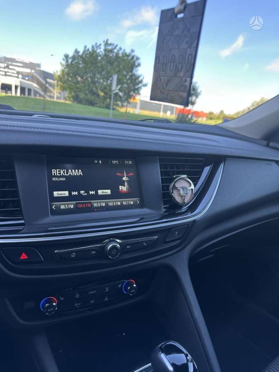 Black Opel Insignia 2019 in Vilnius, with an engine capacity of 1.50 L and mileage of 207 thousand km for 9450 €, photo 10 on AUTOMOTO.COM.LV