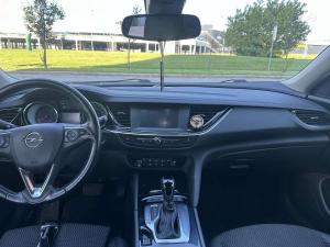 Black Opel Insignia 2019 in Vilnius, with an engine capacity of 1.50 L and mileage of 207 thousand km for 9450 €, photo 11 on AUTOMOTO.COM.LV