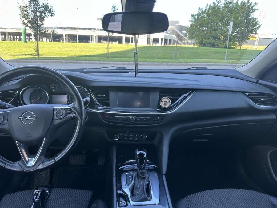 Black Opel Insignia 2019 in Vilnius, with an engine capacity of 1.50 L and mileage of 207 thousand km for 9450 €, photo 11 on AUTOMOTO.COM.LV