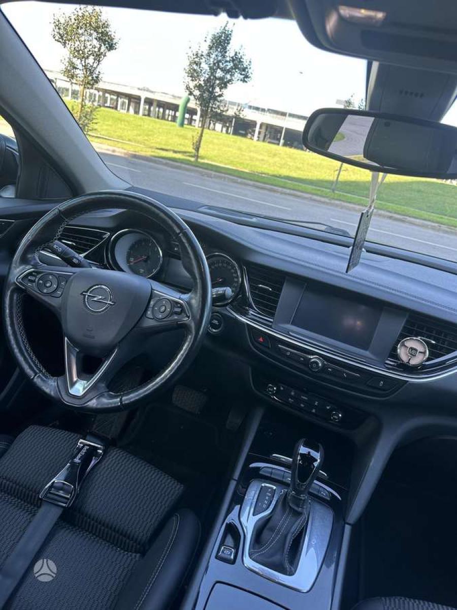 Black Opel Insignia 2019 in Vilnius, with an engine capacity of 1.50 L and mileage of 207 thousand km for 9450 €, photo 13 on AUTOMOTO.COM.LV