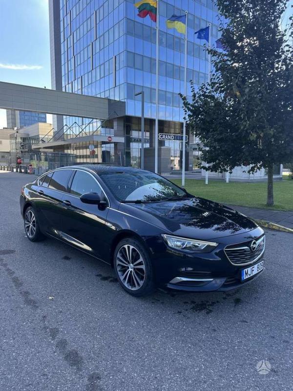 Black Opel Insignia 2019 in Vilnius, with an engine capacity of 1.50 L and mileage of 207 thousand km for 9200 €, photo 1 on AUTOMOTO.COM.LV