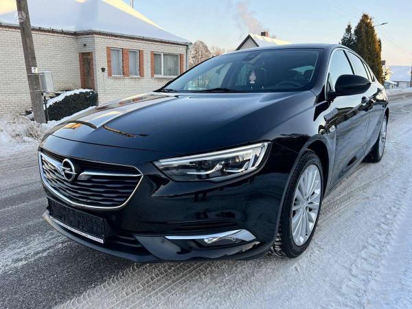 Black Opel Insignia 2020 in Vilnius, with an engine capacity of 1.60 L and mileage of 267 thousand km for 8900 €, photo 1 on AUTOMOTO.COM.LV