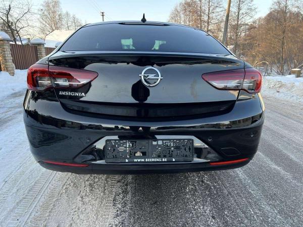 Black Opel Insignia 2020 in Vilnius, with an engine capacity of 1.60 L and mileage of 267 thousand km for 8900 €, photo 3 on AUTOMOTO.COM.LV