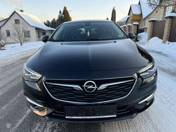 Black Opel Insignia 2020 in Vilnius, with an engine capacity of 1.60 L and mileage of 267 thousand km for 8900 €, photo 4 on AUTOMOTO.COM.LV