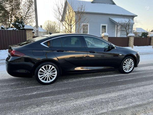 Black Opel Insignia 2020 in Vilnius, with an engine capacity of 1.60 L and mileage of 267 thousand km for 8900 €, photo 5 on AUTOMOTO.COM.LV