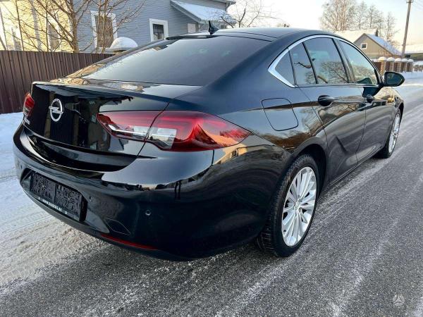 Black Opel Insignia 2020 in Vilnius, with an engine capacity of 1.60 L and mileage of 267 thousand km for 8900 €, photo 7 on AUTOMOTO.COM.LV