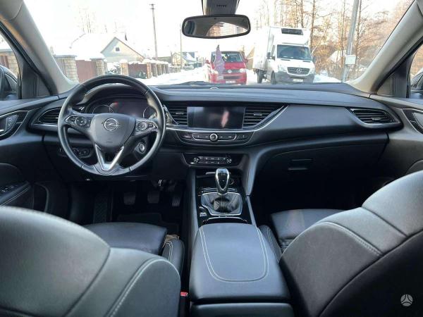 Black Opel Insignia 2020 in Vilnius, with an engine capacity of 1.60 L and mileage of 267 thousand km for 8900 €, photo 10 on AUTOMOTO.COM.LV