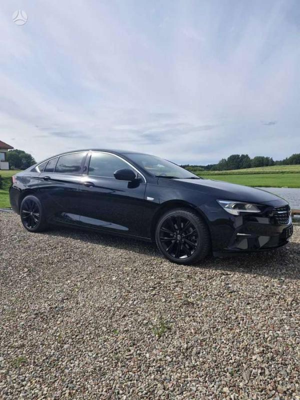 Black Opel Insignia 2022 in Alytus, with an engine capacity of 2.00 L and mileage of 87 thousand km for 15600 €, photo 2 on AUTOMOTO.COM.LV