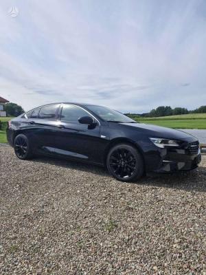 Black Opel Insignia 2022 in Alytus, with an engine capacity of 2.00 L and mileage of 87 thousand km for 15600 €, photo 3 on AUTOMOTO.COM.LV
