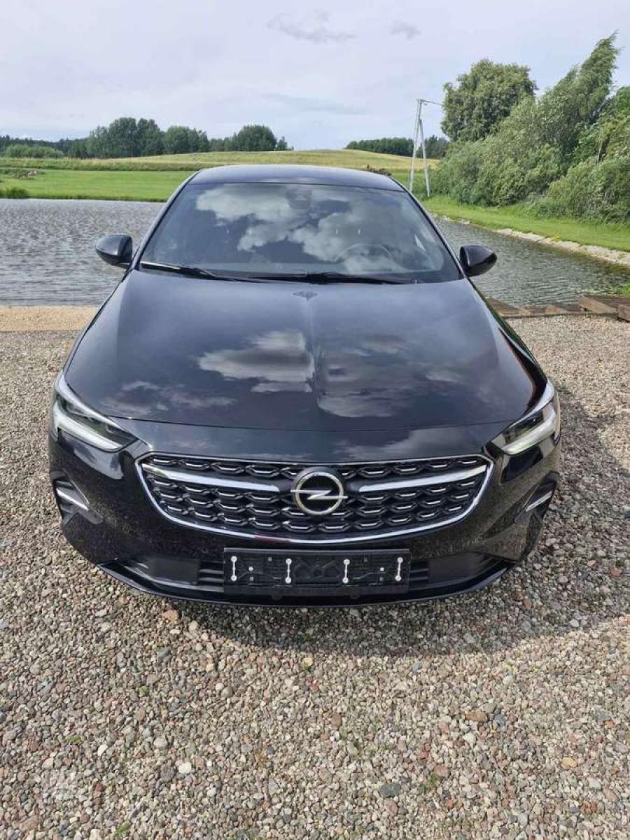 Black Opel Insignia 2022 in Alytus, with an engine capacity of 2.00 L and mileage of 87 thousand km for 15600 €, photo 4 on AUTOMOTO.COM.LV