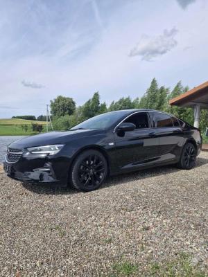 Black Opel Insignia 2022 in Alytus, with an engine capacity of 2.00 L and mileage of 87 thousand km for 15600 €, photo 5 on AUTOMOTO.COM.LV