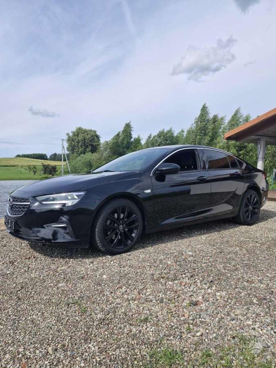 Black Opel Insignia 2022 in Alytus, with an engine capacity of 2.00 L and mileage of 87 thousand km for 15600 €, photo 5 on AUTOMOTO.COM.LV