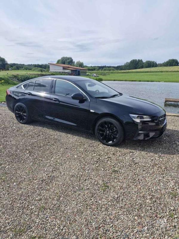 Black Opel Insignia 2022 in Alytus, with an engine capacity of 2.00 L and mileage of 87 thousand km for 15600 €, photo 5 on AUTOMOTO.COM.LV