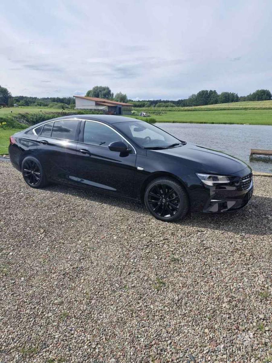 Black Opel Insignia 2022 in Alytus, with an engine capacity of 2.00 L and mileage of 87 thousand km for 15600 €, photo 6 on AUTOMOTO.COM.LV