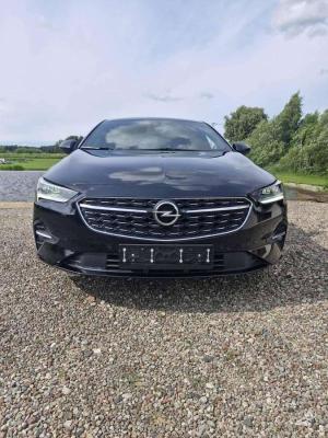 Black Opel Insignia 2022 in Alytus, with an engine capacity of 2.00 L and mileage of 87 thousand km for 15600 €, photo 7 on AUTOMOTO.COM.LV