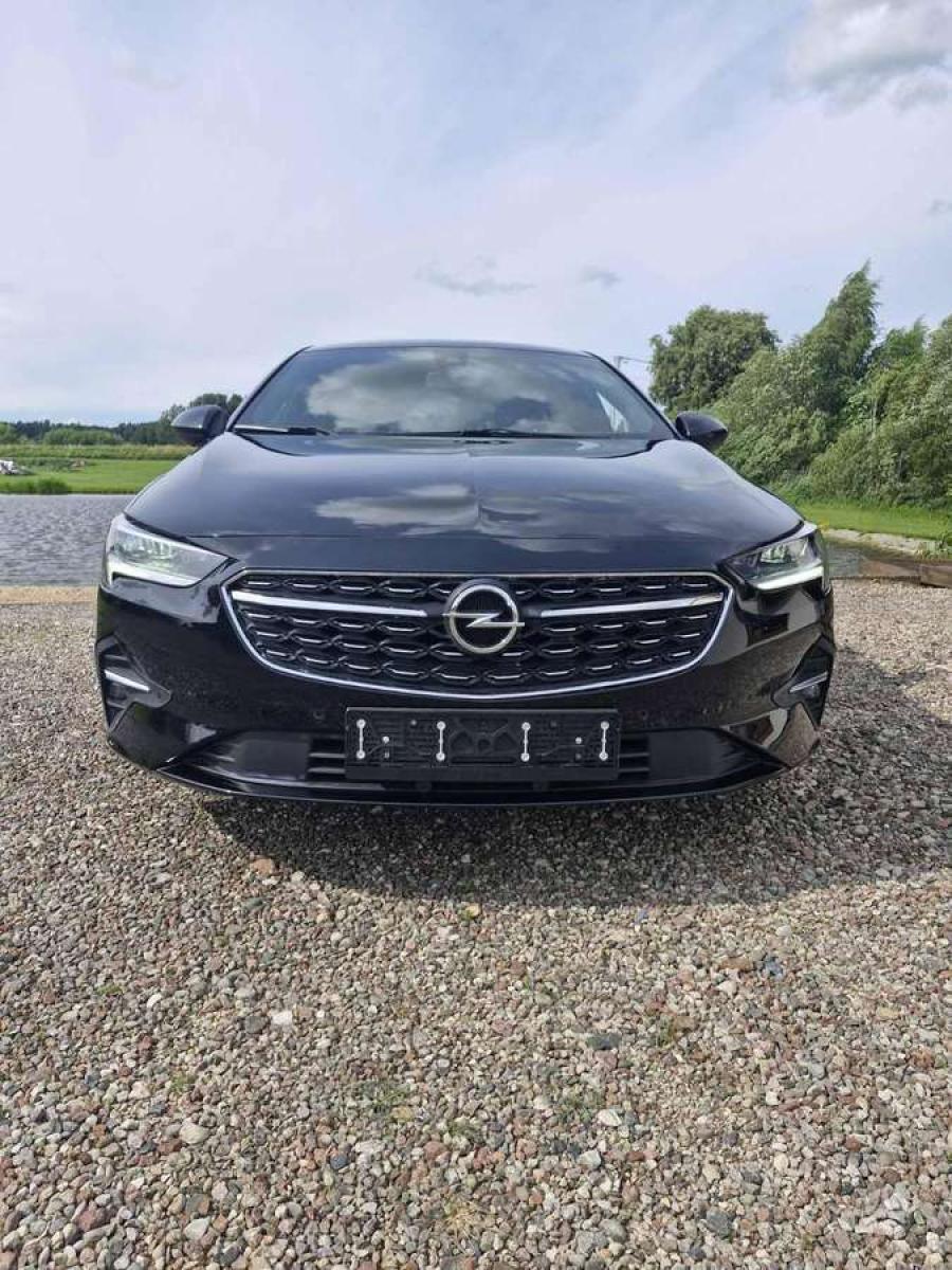 Black Opel Insignia 2022 in Alytus, with an engine capacity of 2.00 L and mileage of 87 thousand km for 15600 €, photo 7 on AUTOMOTO.COM.LV