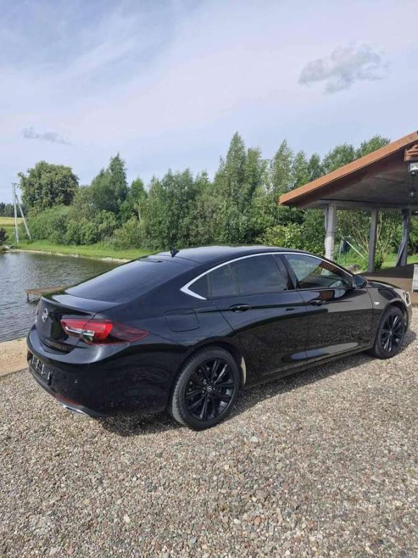 Black Opel Insignia 2022 in Alytus, with an engine capacity of 2.00 L and mileage of 87 thousand km for 15600 €, photo 9 on AUTOMOTO.COM.LV