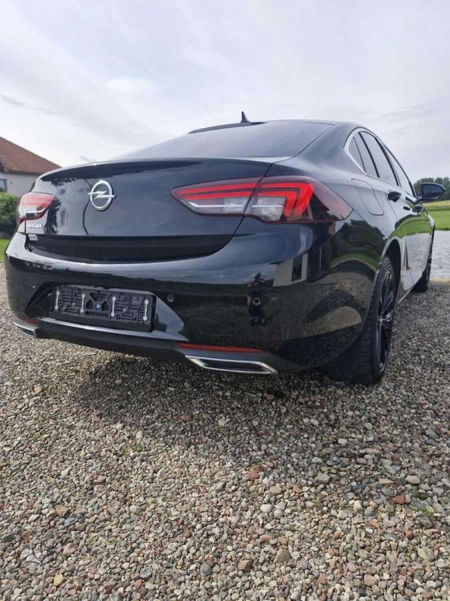Black Opel Insignia 2022 in Alytus, with an engine capacity of 2.00 L and mileage of 87 thousand km for 15600 €, photo 13 on AUTOMOTO.COM.LV