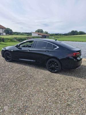 Black Opel Insignia 2022 in Alytus, with an engine capacity of 2.00 L and mileage of 87 thousand km for 15600 €, photo 14 on AUTOMOTO.COM.LV