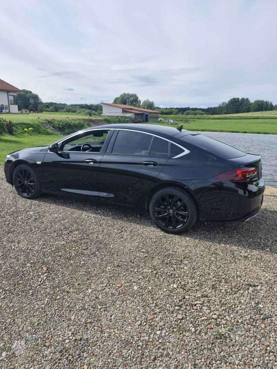 Black Opel Insignia 2022 in Alytus, with an engine capacity of 2.00 L and mileage of 87 thousand km for 15600 €, photo 14 on AUTOMOTO.COM.LV