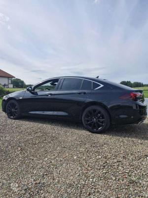 Black Opel Insignia 2022 in Alytus, with an engine capacity of 2.00 L and mileage of 87 thousand km for 15600 €, photo 16 on AUTOMOTO.COM.LV