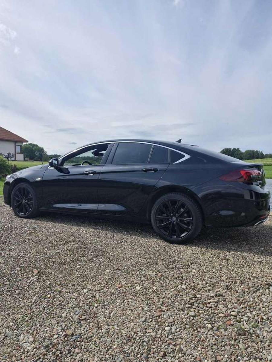 Black Opel Insignia 2022 in Alytus, with an engine capacity of 2.00 L and mileage of 87 thousand km for 15600 €, photo 16 on AUTOMOTO.COM.LV