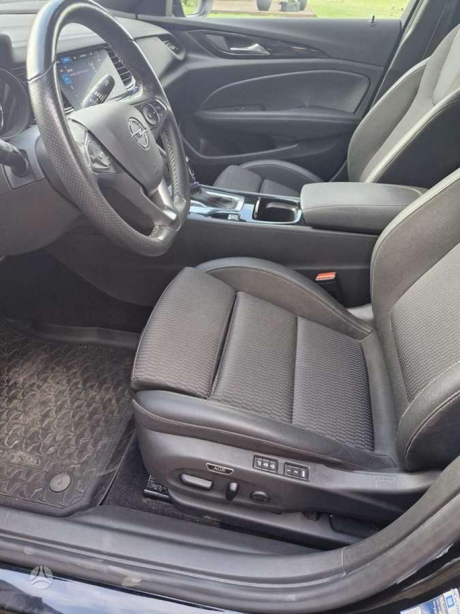 Black Opel Insignia 2022 in Alytus, with an engine capacity of 2.00 L and mileage of 87 thousand km for 15600 €, photo 18 on AUTOMOTO.COM.LV