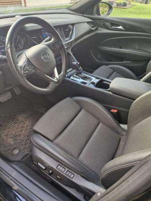 Black Opel Insignia 2022 in Alytus, with an engine capacity of 2.00 L and mileage of 87 thousand km for 15600 €, photo 20 on AUTOMOTO.COM.LV