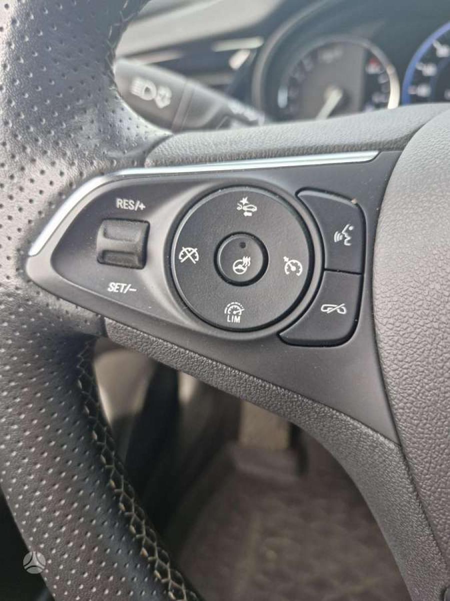 Black Opel Insignia 2022 in Alytus, with an engine capacity of 2.00 L and mileage of 87 thousand km for 15600 €, photo 24 on AUTOMOTO.COM.LV