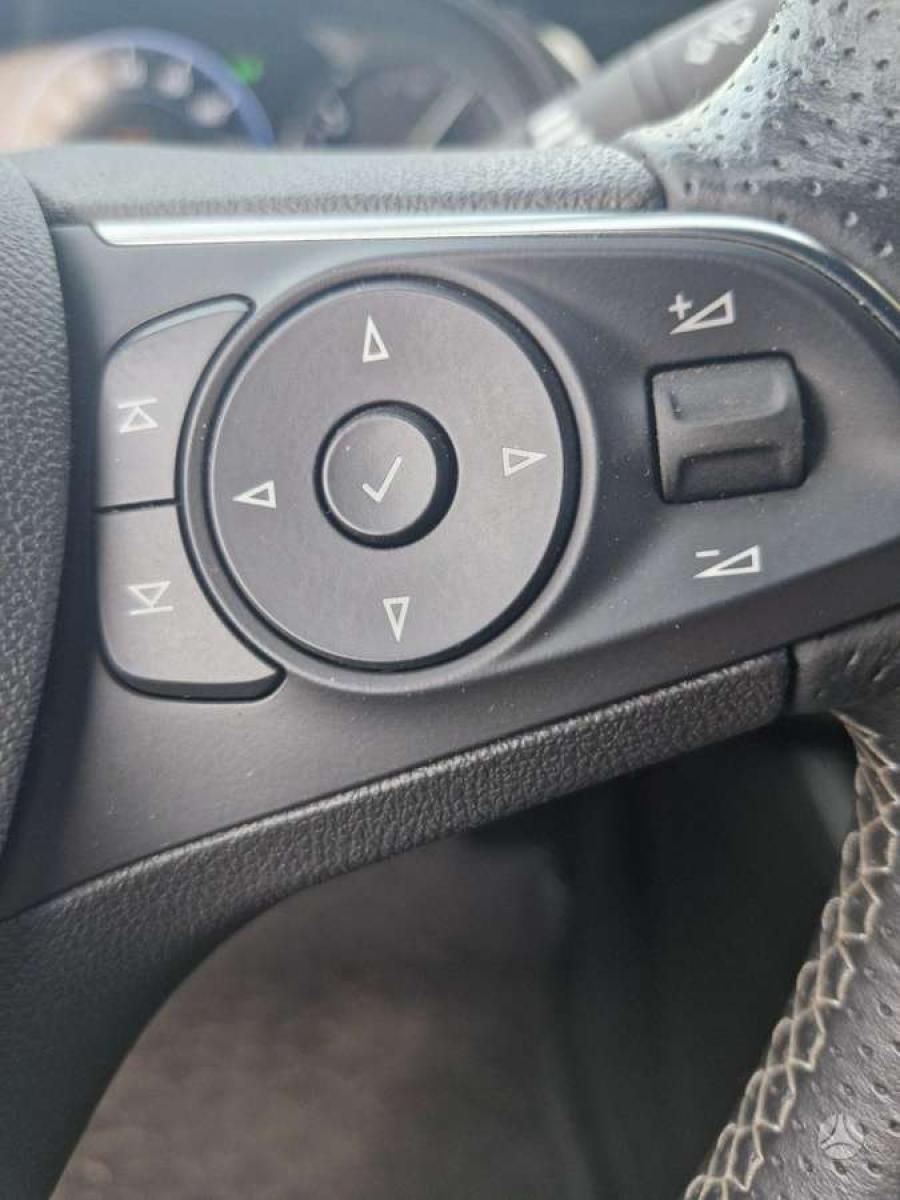 Black Opel Insignia 2022 in Alytus, with an engine capacity of 2.00 L and mileage of 87 thousand km for 15600 €, photo 25 on AUTOMOTO.COM.LV