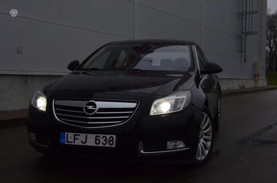 Black Opel Insignia 2009 in Siauliai, with an engine capacity of 1.96 L and mileage of 293 thousand km for 2900 €, photo 2 on AUTOMOTO.COM.LV