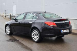 Black Opel Insignia 2009 in Siauliai, with an engine capacity of 1.96 L and mileage of 293 thousand km for 2900 €, photo 4 on AUTOMOTO.COM.LV