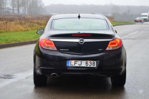 Black Opel Insignia 2009 in Siauliai, with an engine capacity of 1.96 L and mileage of 293 thousand km for 2900 €, photo 6 on AUTOMOTO.COM.LV