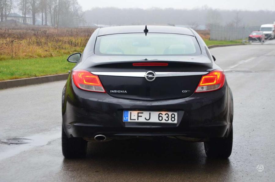 Black Opel Insignia 2009 in Siauliai, with an engine capacity of 1.96 L and mileage of 293 thousand km for 2900 €, photo 6 on AUTOMOTO.COM.LV