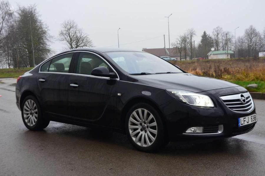 Black Opel Insignia 2009 in Siauliai, with an engine capacity of 1.96 L and mileage of 293 thousand km for 2900 €, photo 8 on AUTOMOTO.COM.LV