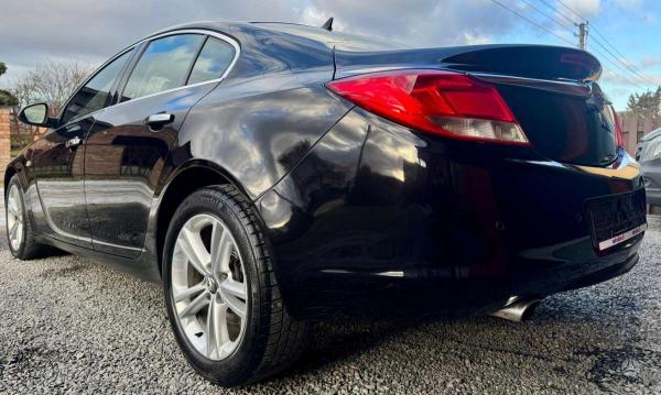 Black Opel Insignia 2009 in Marijampole, with an engine capacity of 2.00 L and mileage of 276 thousand km for 3999 €, photo 11 on AUTOMOTO.COM.LV