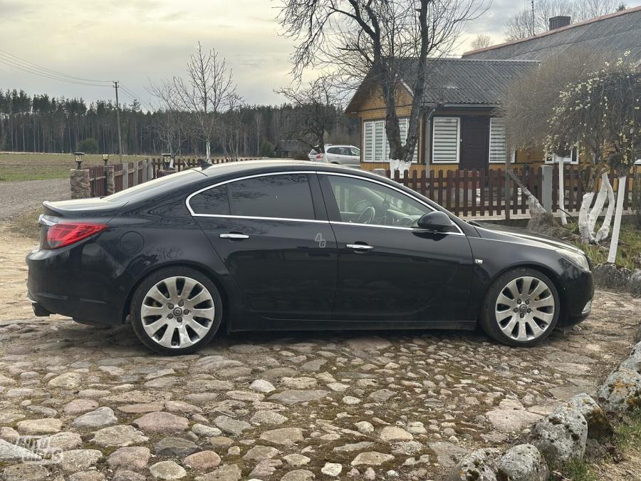 Black Opel Insignia 2009 in Vilnius, with an engine capacity of 2.00 L and mileage of 234 thousand km for 3300 €, photo 1 on AUTOMOTO.COM.LV