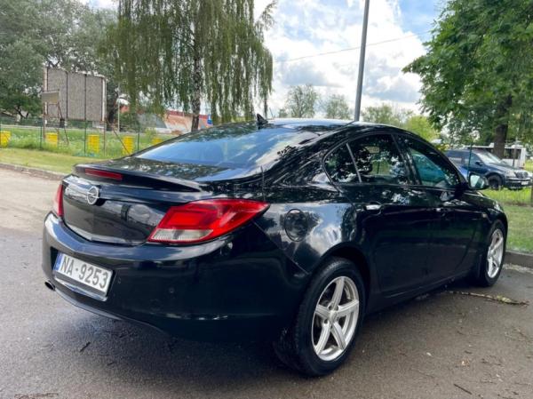Black Opel Insignia 2009 in Riga, with an engine capacity of 2.00 L and mileage of 0 thousand km for 4900 €, photo 5 on AUTOMOTO.COM.LV