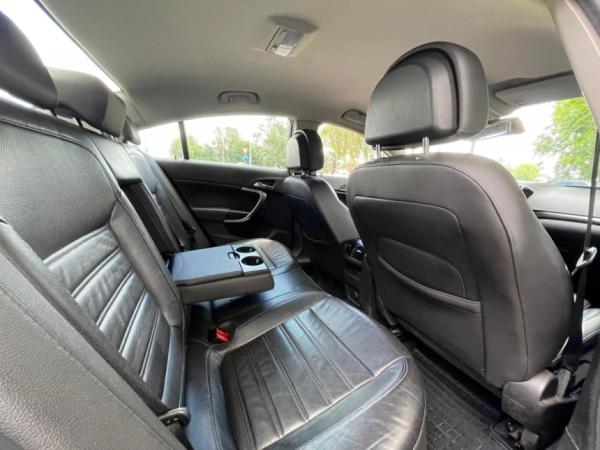 Black Opel Insignia 2009 in Riga, with an engine capacity of 2.00 L and mileage of 0 thousand km for 4900 €, photo 9 on AUTOMOTO.COM.LV