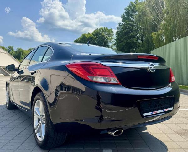 Black Opel Insignia 2009 in Marijampole, with an engine capacity of 1.96 L and mileage of 276 thousand km for 4200 €, photo 9 on AUTOMOTO.COM.LV