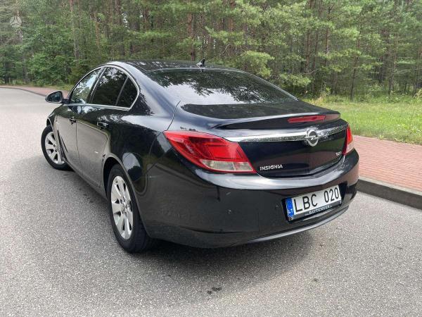 Black Opel Insignia 2009 in Druskininkai, with an engine capacity of 1.96 L and mileage of 233 thousand km for 2990 €, photo 5 on AUTOMOTO.COM.LV