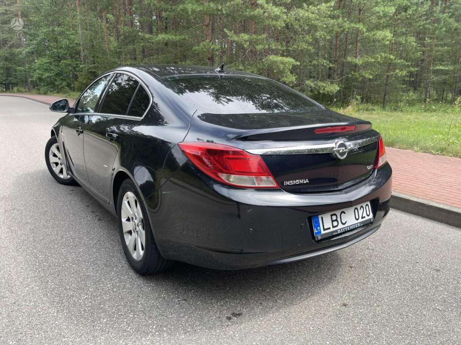 Black Opel Insignia 2009 in Druskininkai, with an engine capacity of 1.96 L and mileage of 233 thousand km for 2990 €, photo 6 on AUTOMOTO.COM.LV