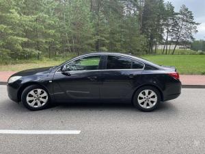 Black Opel Insignia 2009 in Druskininkai, with an engine capacity of 1.96 L and mileage of 233 thousand km for 2990 €, photo 7 on AUTOMOTO.COM.LV